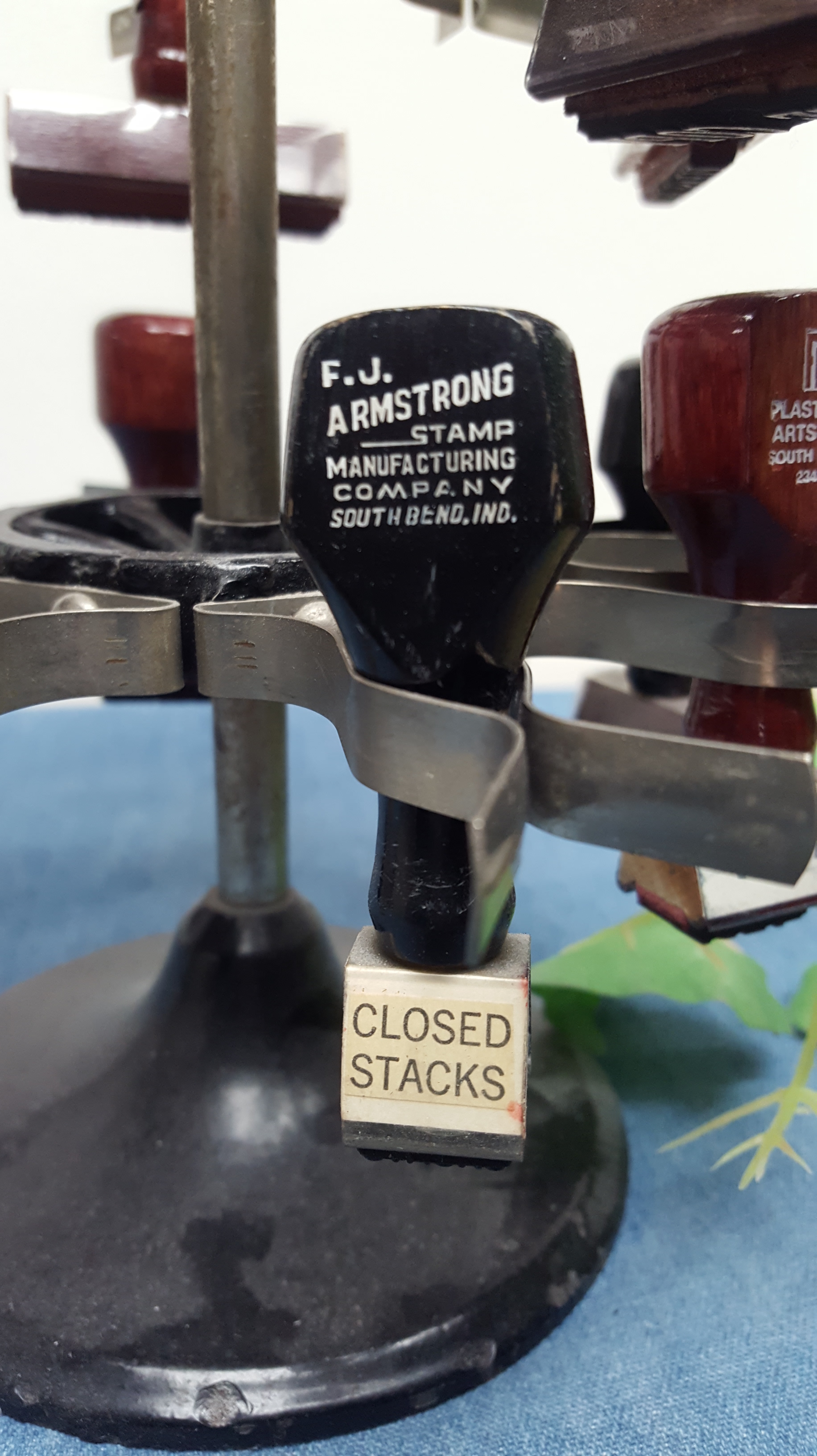 “Closed” vs. “Open” Stacks – Andersonology